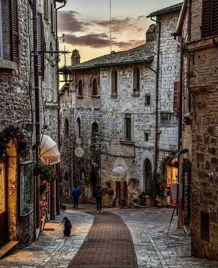 Gubbio Tree & Christmas Markets – Culture & Outdoors